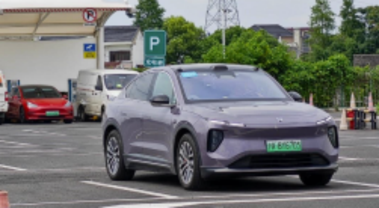 全新蔚来EC6测试车实车图曝光：预计三季度发布并上市！_车家号_发现车生活_汽车之家