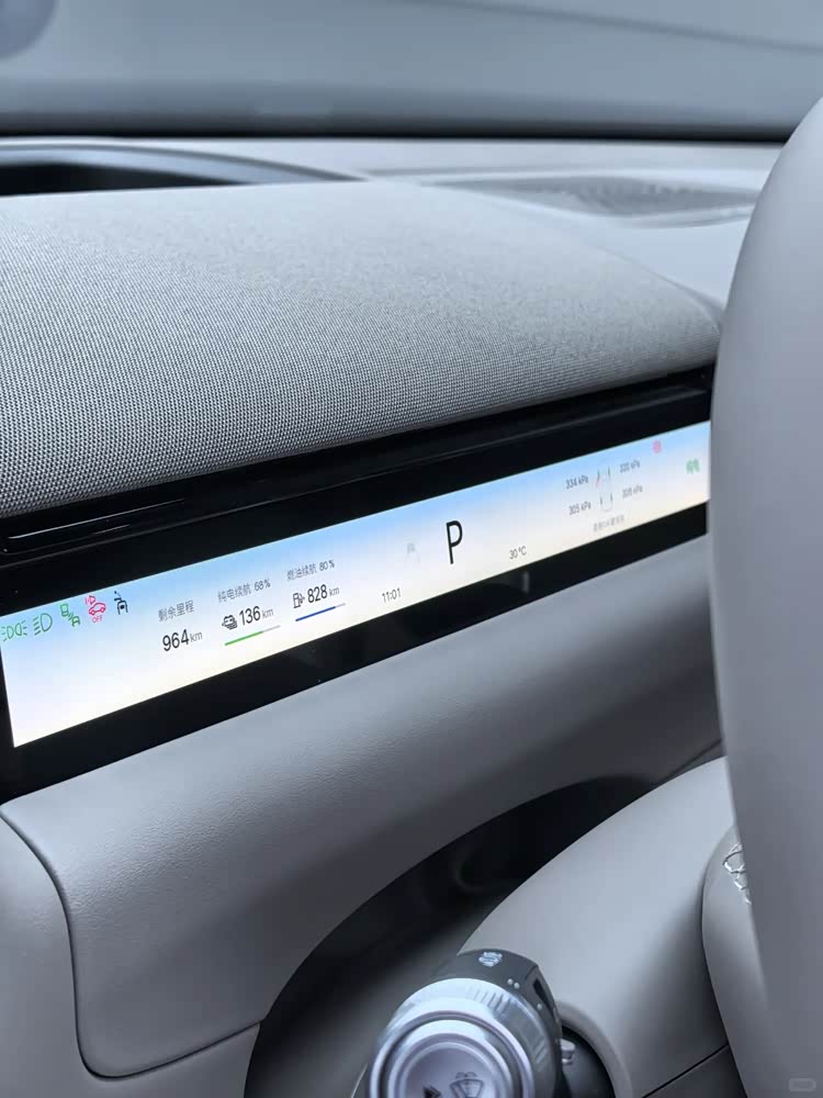 吉利银河M9国内实拍，尺寸超深蓝S09配爆胎稳行功能，卖多少合适?_车家号_发现车生活_汽车之家