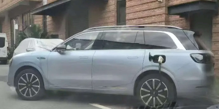 问界M9实车曝光！对比迈巴赫GLS，你发现什么？_车家号_发现车生活_汽车之家