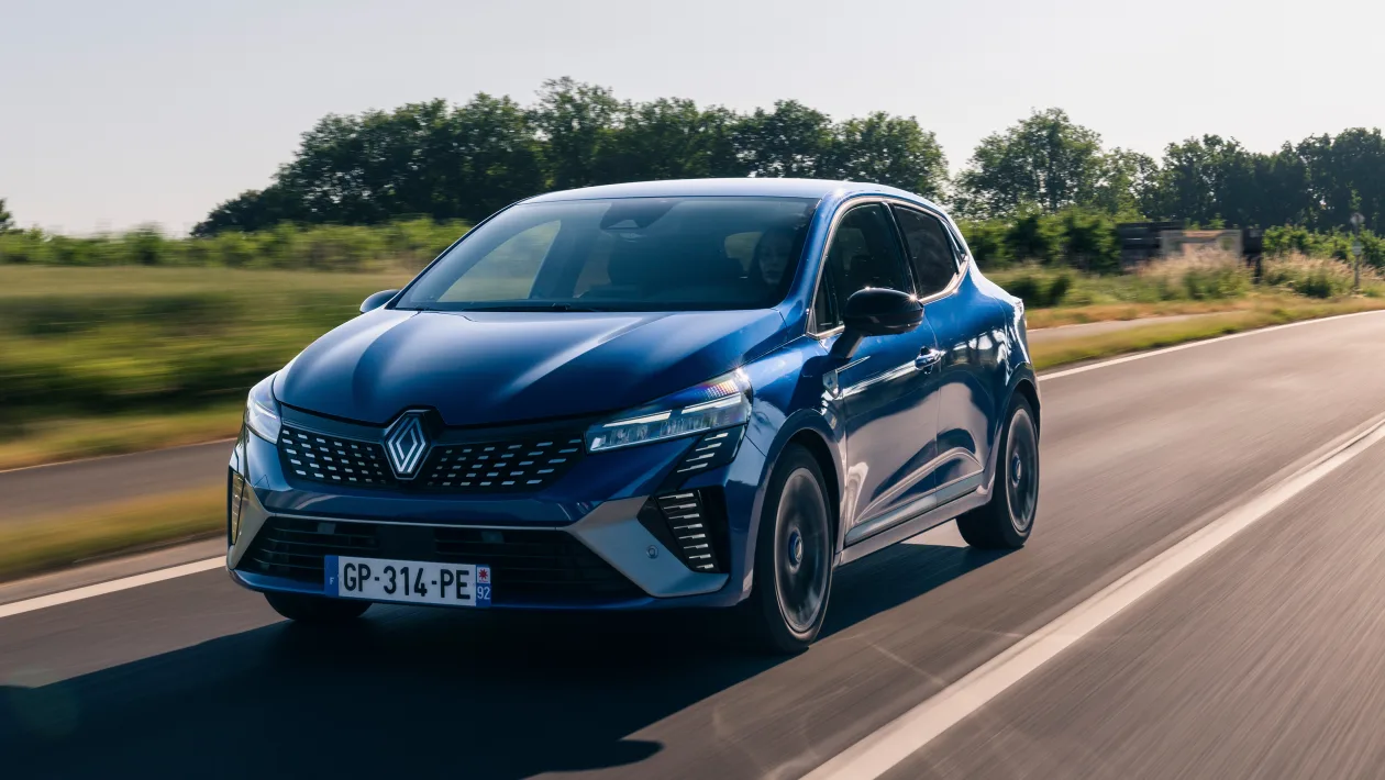 采用最新家族前脸设计，中期改款雷诺Clio实拍图发布_车家号_发现车生活_汽车之家