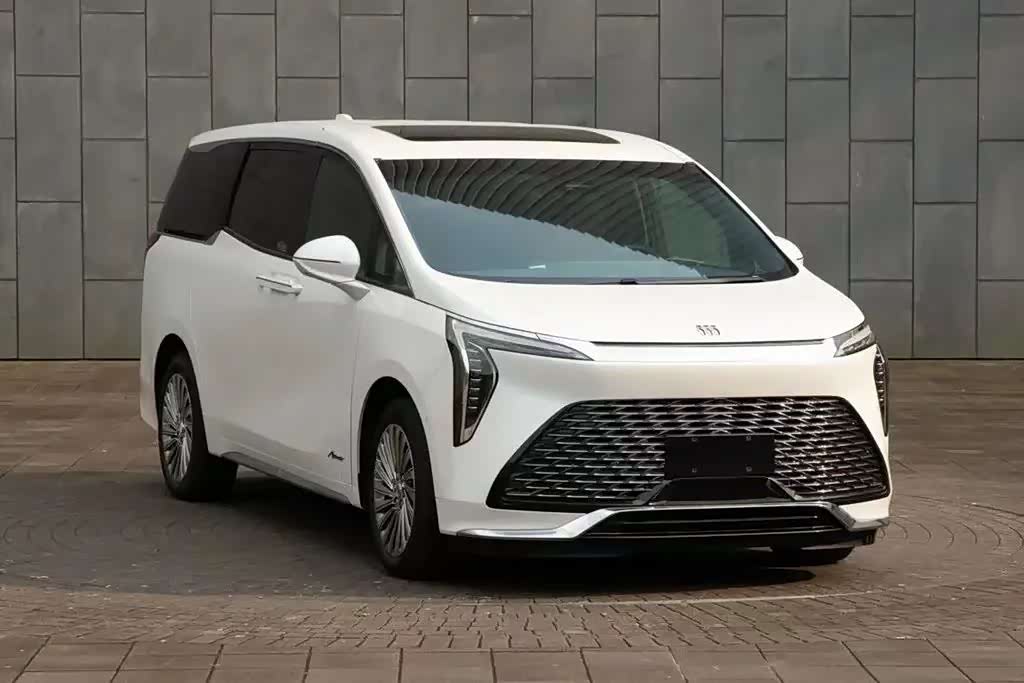 别克GL8世纪抢先看！定价超50万元，比埃尔法香？_团车网