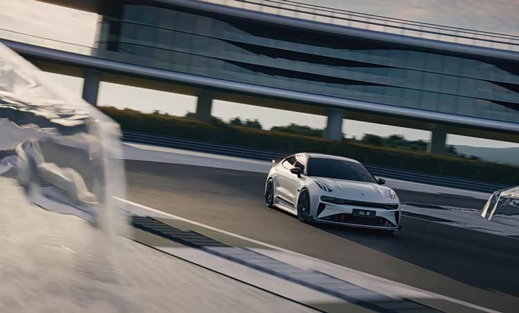 莱科宁模式加持 纯电猎装超跑极氪001 FR上市售价76.9万元起_车家号_发现车生活_汽车之家