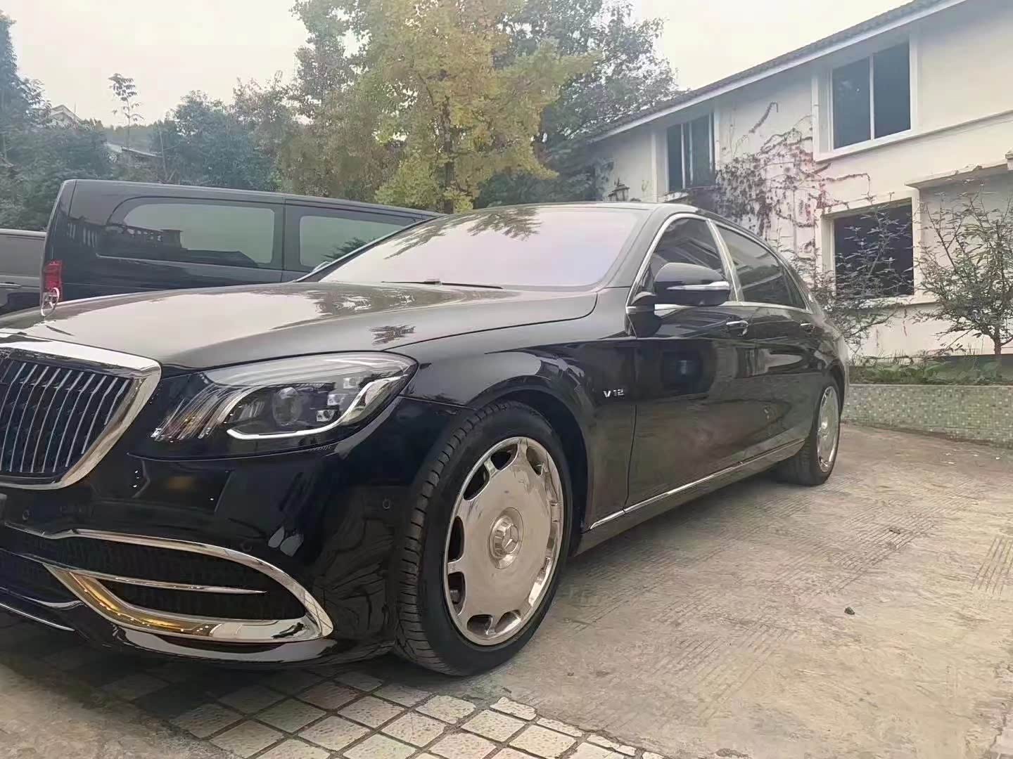 陆地头等舱，迈巴赫S680，光夜晚黑搭配游艇蓝内饰_车家号_发现车生活_汽车之家