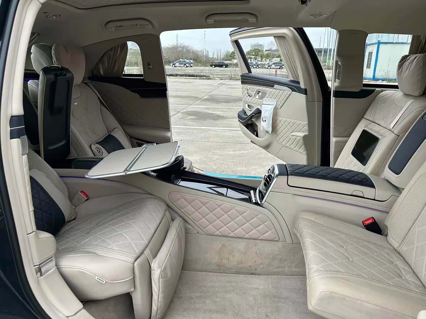 奢华的移动行宫，迈巴赫S680 Pullman_车家号_发现车生活_汽车之家