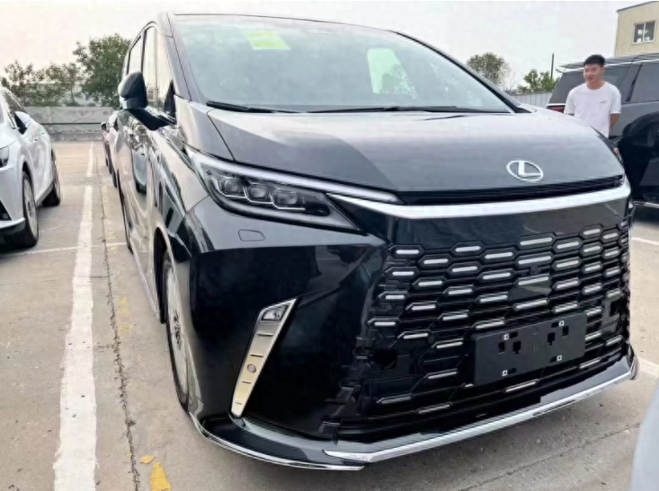 205万买新雷车LM350h，前脸犀利动感，车尾和内饰让大伙忍俊不禁_车家号_发现车生活_汽车之家