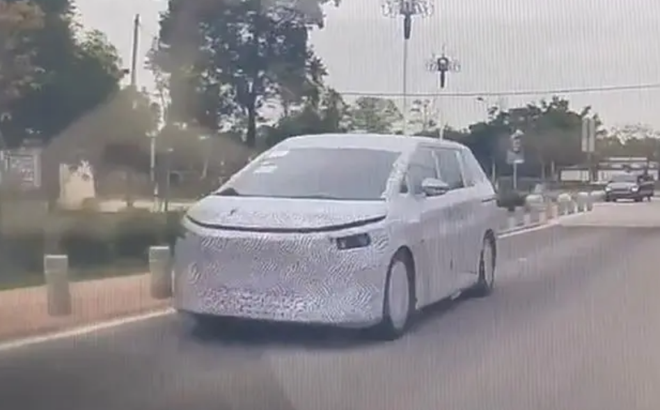 造型“鹏里鹏气”/代号H93 疑似小鹏首款MPV谍照曝光_车家号_发现车生活_汽车之家