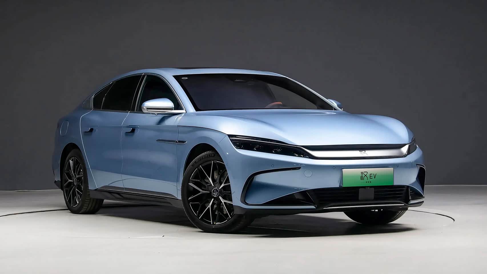 25万预算 掀背新秀飞凡F7和热销家轿汉EV冠军版怎么选_车家号_发现车生活_汽车之家