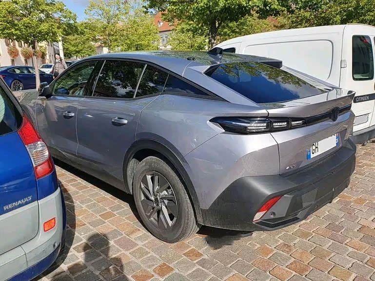 为跨界而生！全新标致408X实车海外曝光，搭1.6T+8AT，确实帅气_车家号_发现车生活_汽车之家