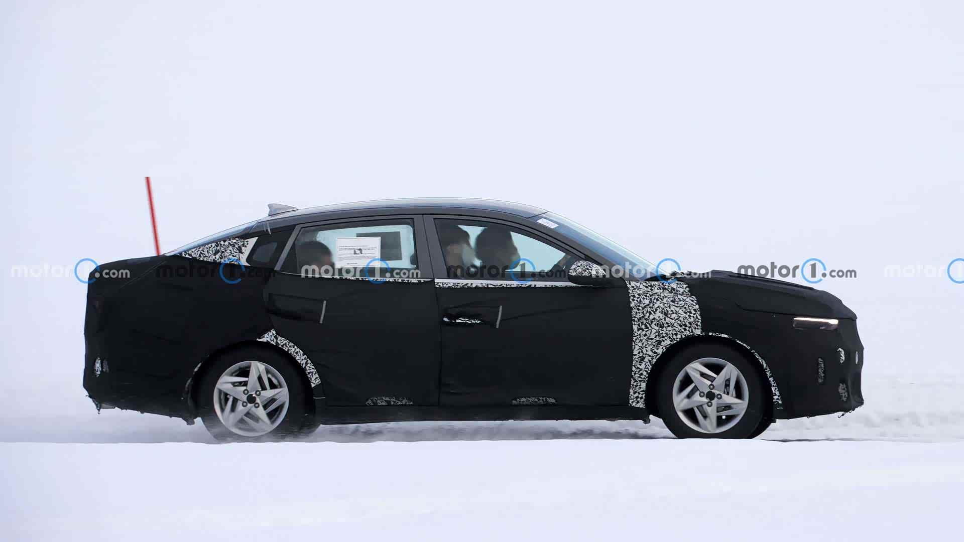 全新起亚Rio测试谍照曝光，或2024年亮相_车家号_发现车生活_汽车之家