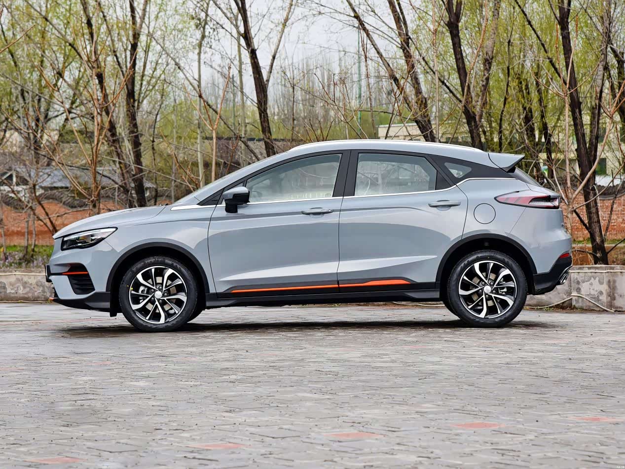 10万级热门小型SUV 1.4T发动机 540度透明底盘 吉利帝豪S怎么样？_车家号_发现车生活_汽车之家