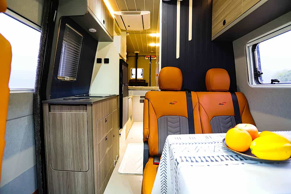 主打年轻市场，适合2-3人旅居！实拍瑞弗R800 B型房车_车家号_发现车生活_汽车之家