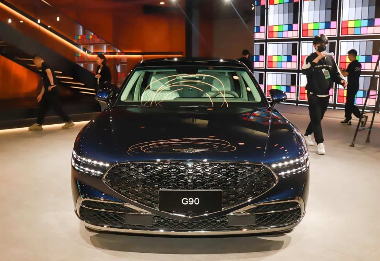 尺寸巨大气场强，全新捷尼赛思G90行政加长版上海车展实拍图曝光_车家号_发现车生活_汽车之家