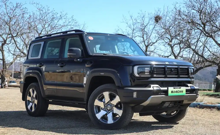 【文章】北京BJ40增程版来袭，548匹马力+152km纯电续航，油耗直接减半_车家号_汽车之家