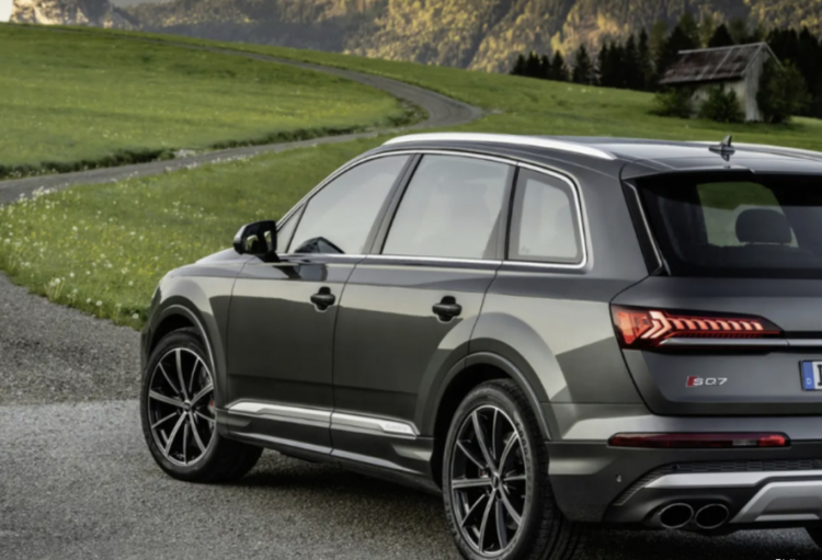 内饰开窍了！新一代“奥迪Q7”海外曝光，换“Q8”格栅，颜值更高_车家号_发现车生活_汽车之家