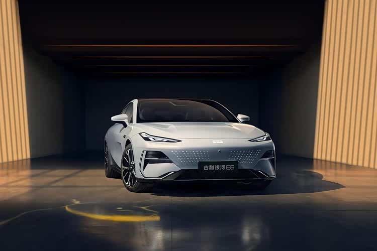 注定是对手 吉利用极氪007/银河E8高低搭配 围堵小米SU7？_车家号_发现车生活_汽车之家