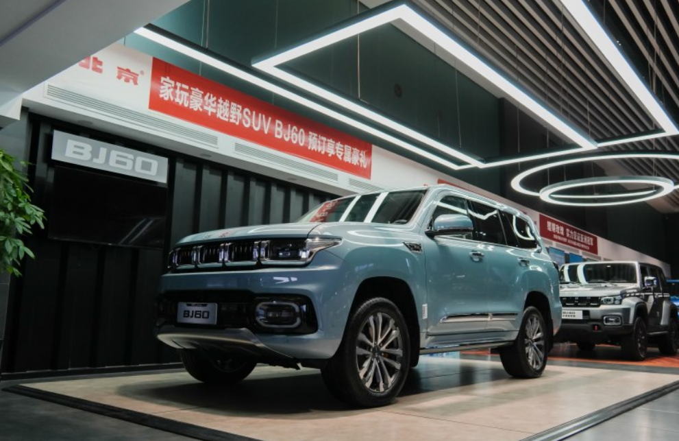 BJ60探店实拍，外形和BJ40风格迥异，比坦克500便宜10万_车家号_发现车生活_汽车之家