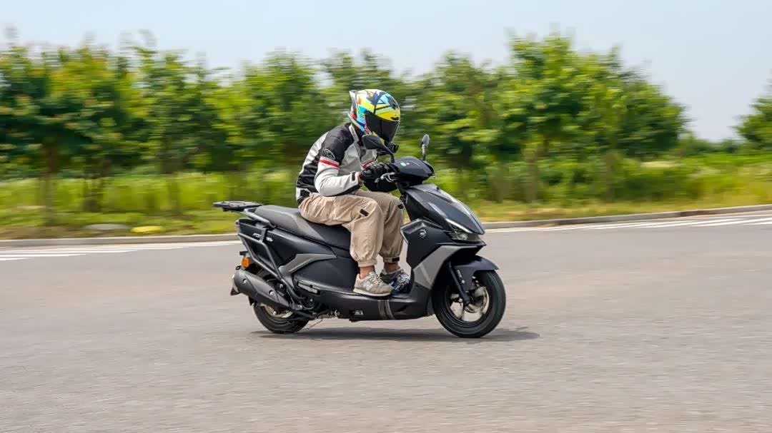 铃木UY125，QJ鸿125、豪爵AFR125三车动态横评_车家号_发现车生活_汽车之家