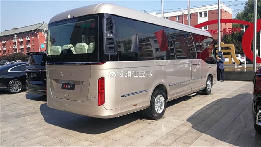 搭载3.0T发动机，17-23座布局，红旗QM7正式发布，竞争丰田考斯特_车家号_发现车生活_汽车之家