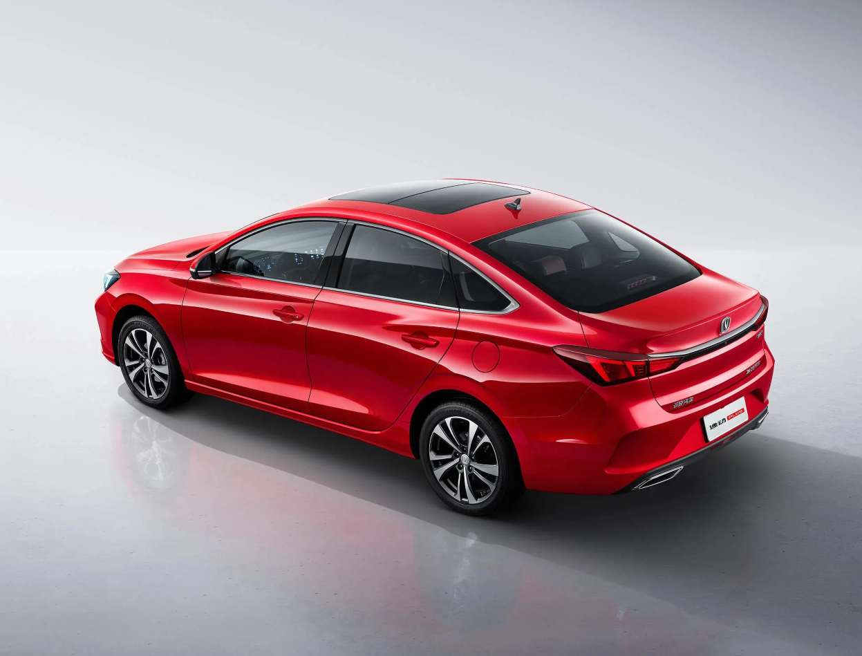 长安对自己真够狠！1.4T+7DCT，9秒破百，2.7m轴距，不足10W_车家号_发现车生活_汽车之家