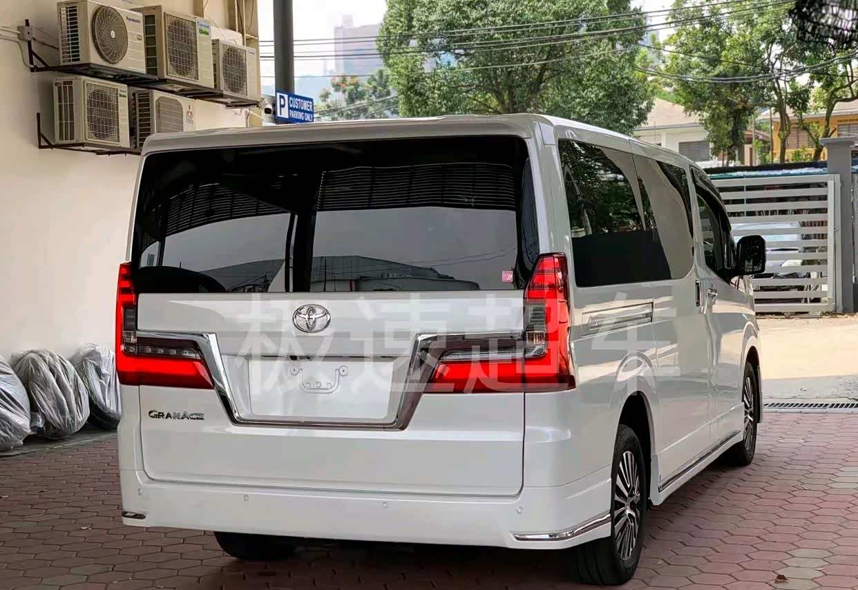 丰田GRANVIA海外实拍，豪华元素更丰富，搭载埃尔法同款引擎_车家号_发现车生活_汽车之家