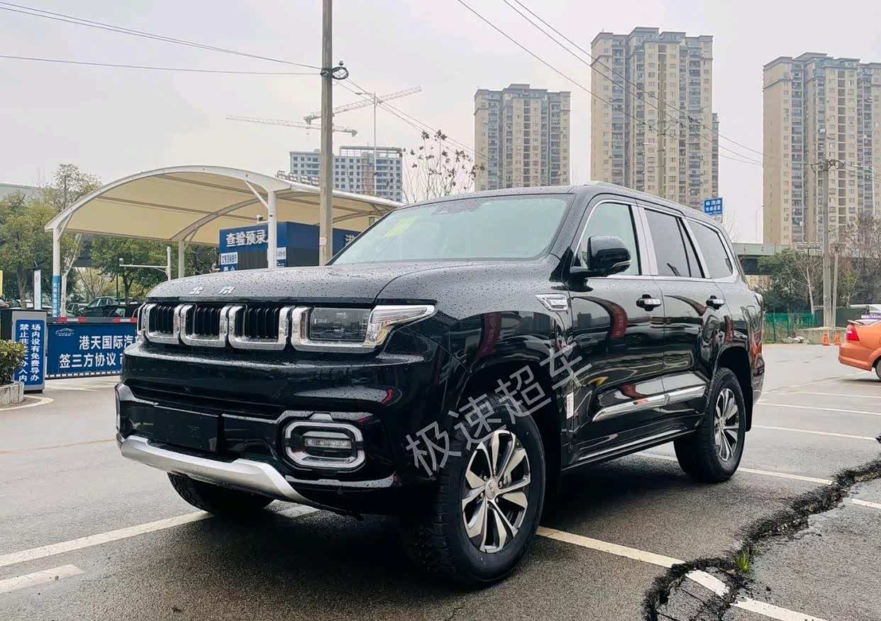 北汽BJ60“黑骑士”实拍，竞争力飙升，标配非承载车身，稳重霸气_车家号_发现车生活_汽车之家