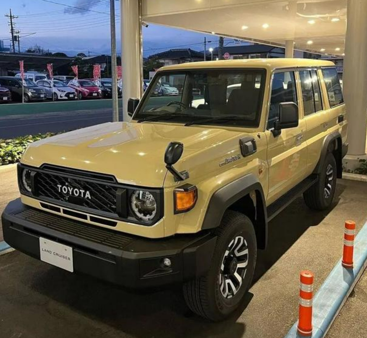 【文章】搭载2.8T柴油发动机！全新“陆巡LC76”实拍，外观内饰全面升级_车家号_汽车之家