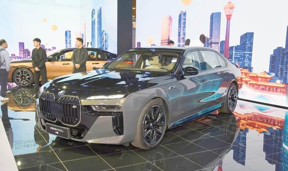 配3.0T插混系统，宝马M760Le成都车展上市，4.3秒破百，售181.9万_车家号_发现车生活_汽车之家