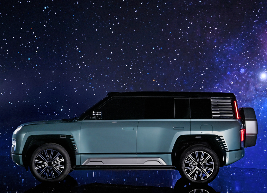 仰望U8最新内饰谍照，配备侧开尾门后排可变床？_车家号_发现车生活_汽车之家