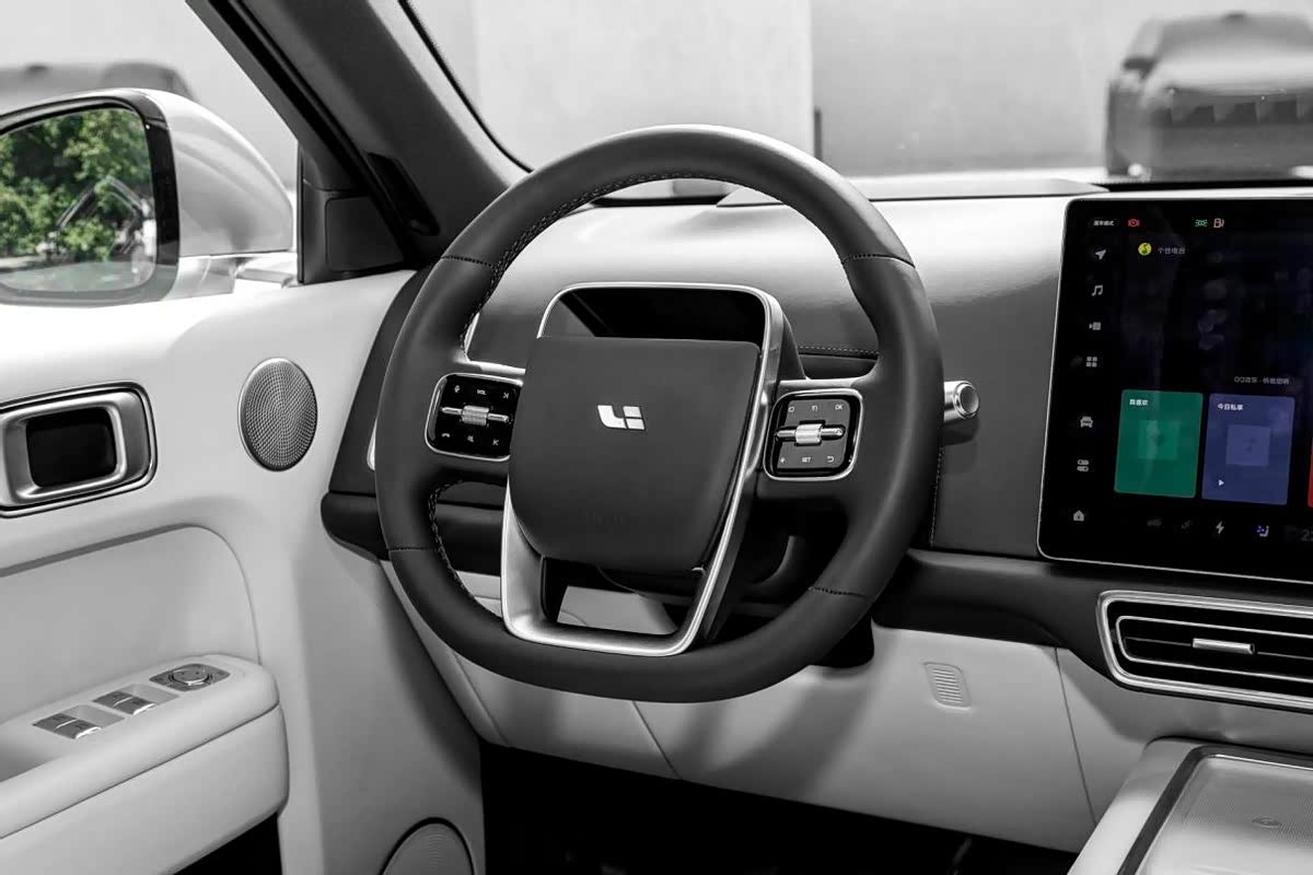 【文章】阿维塔11对决理想L7，自主高端SUV站起来了，用户该作何选择？_车家号_汽车之家