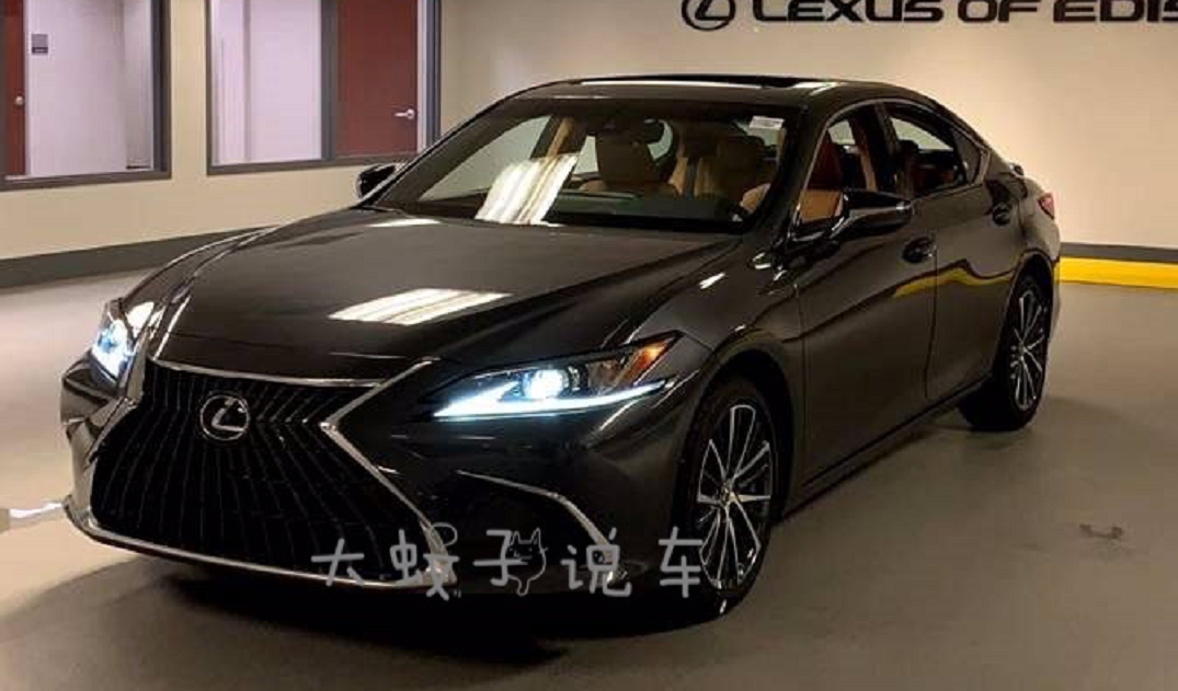 新款雷克萨斯ES250海外实车，2.5L引擎+四驱系统，真香啊_车家号_发现车生活_汽车之家