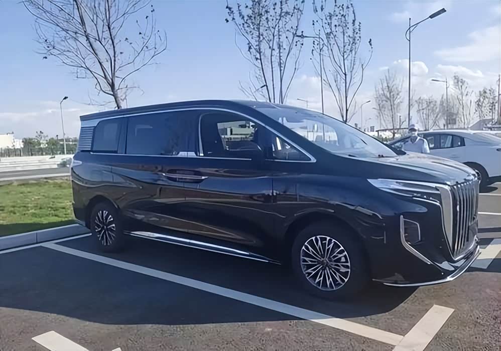 高端MPV迎来新内卷？红旗HQ9今日预售、极氪009另辟蹊径_车家号_发现车生活_汽车之家