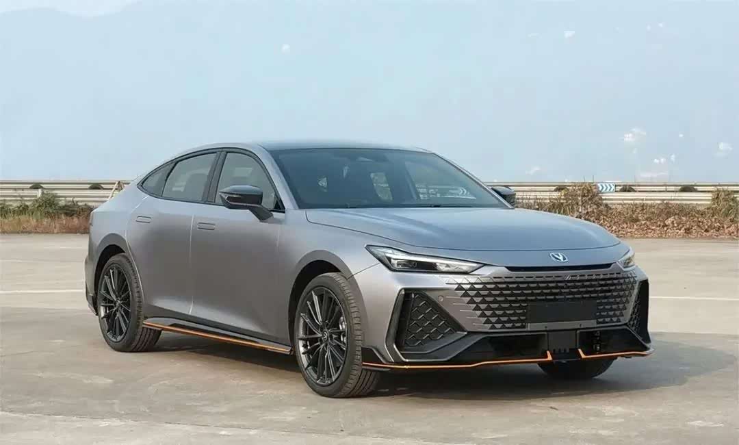 新增运动版？长安UNI-V 2.0T版来了，爆233马力，跑车既视感拉满_车家号_发现车生活_汽车之家