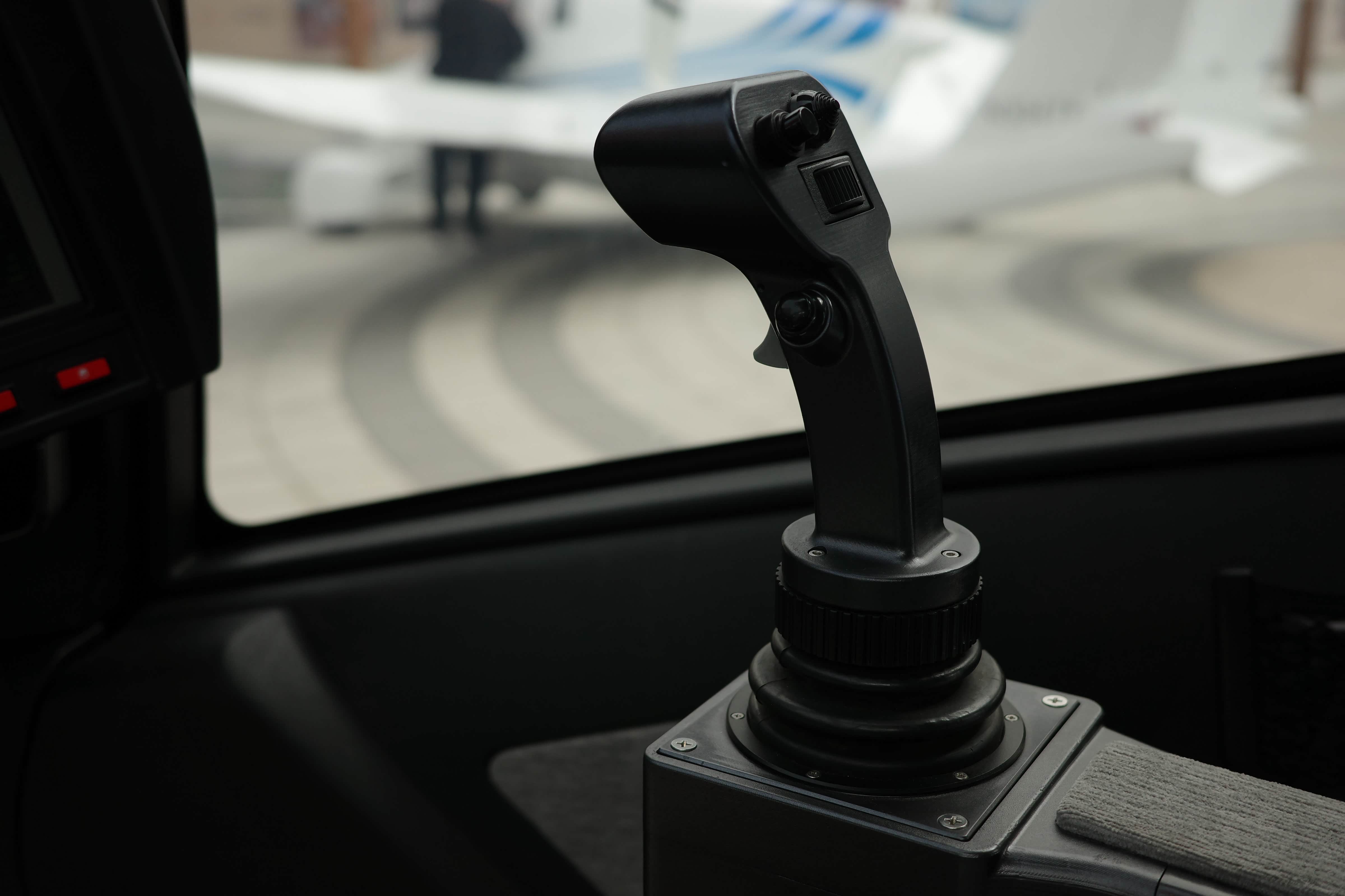 【文章】国产电动“飞行汽车”新进展：吉利沃飞长空AE200推进型号审定_车家号_汽车之家