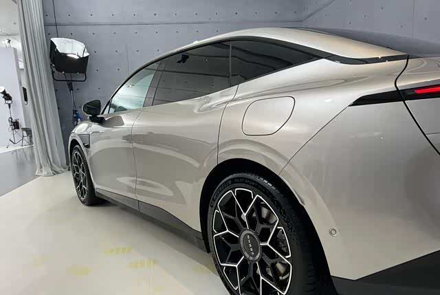 22.99万元起的极氪007，续航最高870公里2.84s破百，比Model3好_车家号_发现车生活_汽车之家