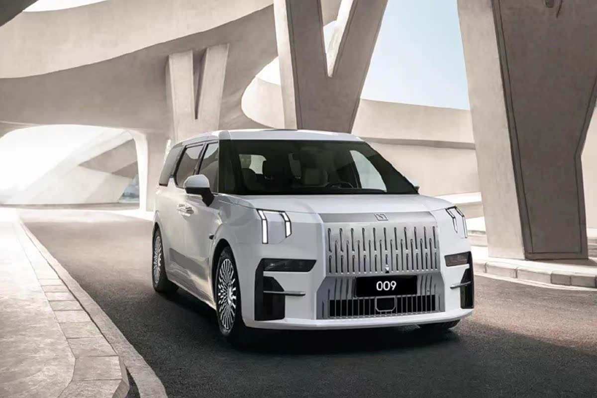 极氪官宣：009将上市，造型很夸张前卫，GL8顶得住？_车家号_发现车生活_汽车之家