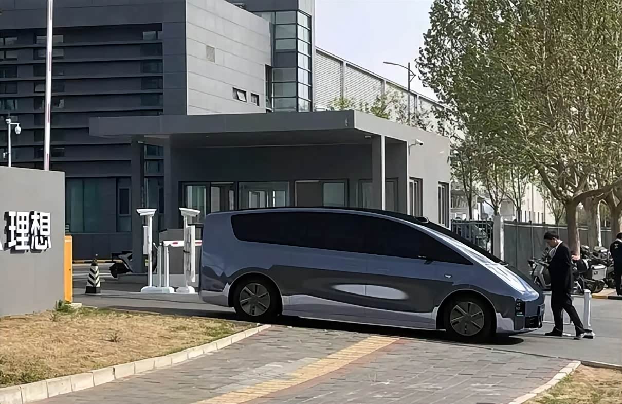 理想纯电旗舰车型公布：定名“理想MEGA”，目标50万级别车的NO.1_车家号_发现车生活_汽车之家