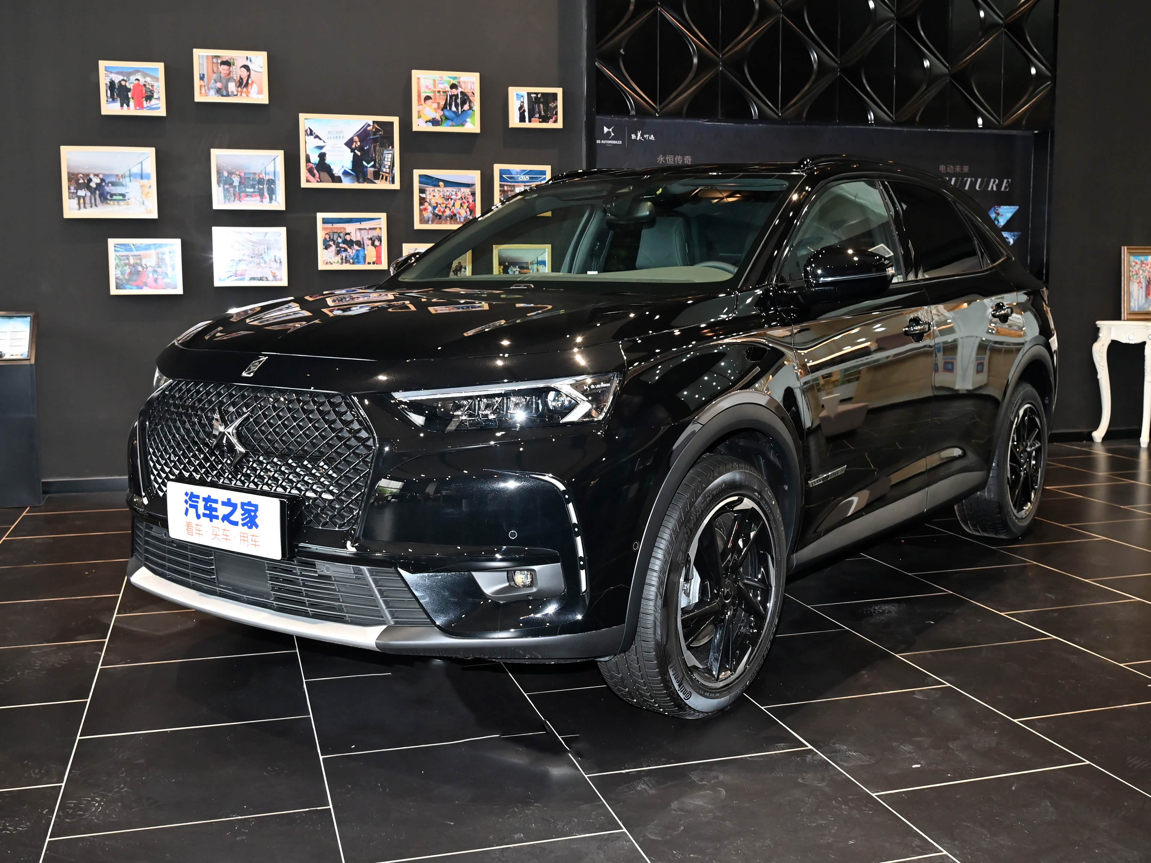 【文章】配专属徽标，内置115幅卢浮宫馆藏作品，DS7卢浮典藏版售32.99万_车家号_汽车之家