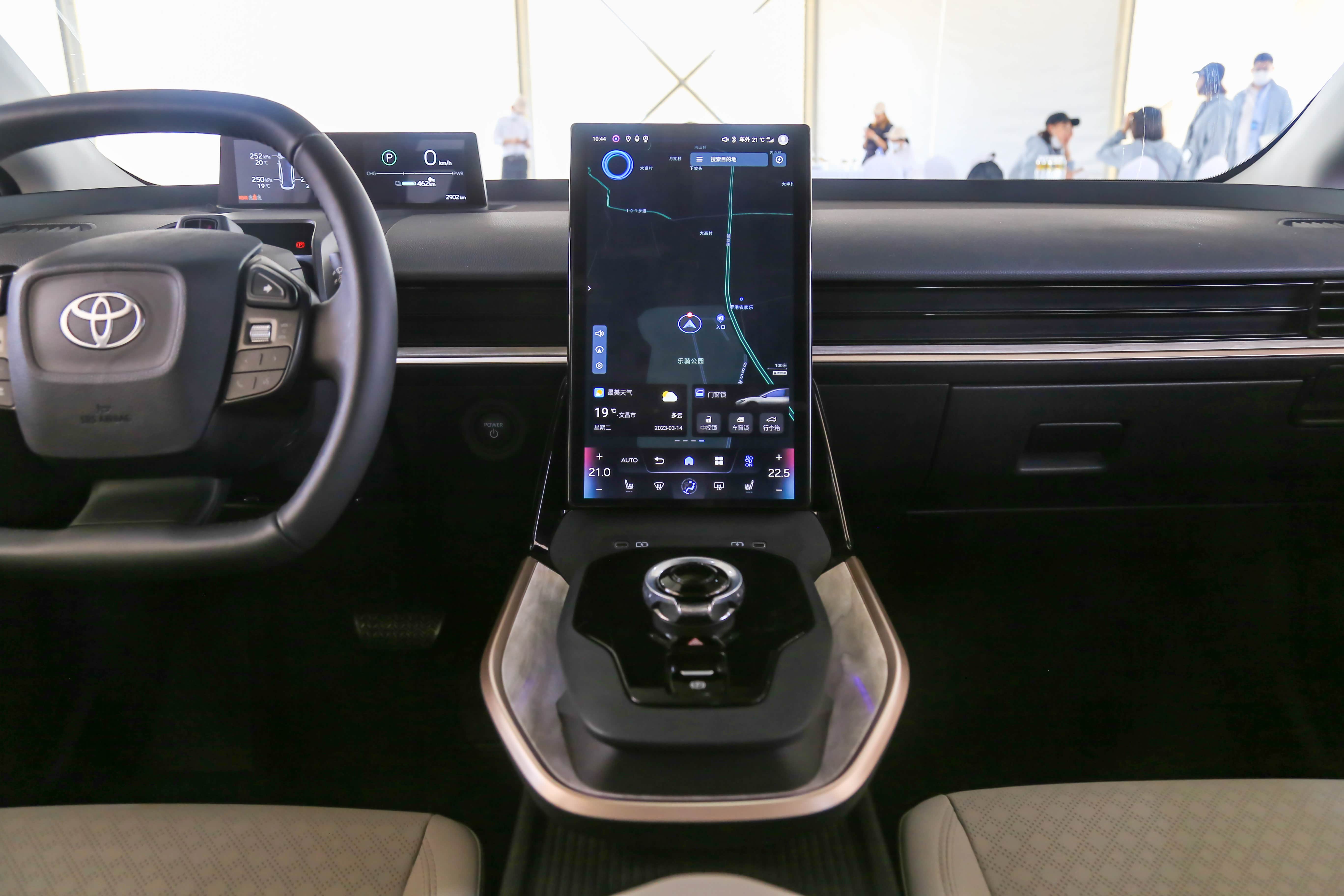 实拍丰田bZ3：纯电时代的凯美瑞，造型前卫，续航最长616km_车家号_发现车生活_汽车之家