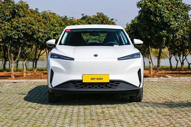 东风风神SKY EV01上市，最高续航520公里，售价12.19-13.99万元_车家号_发现车生活_汽车之家