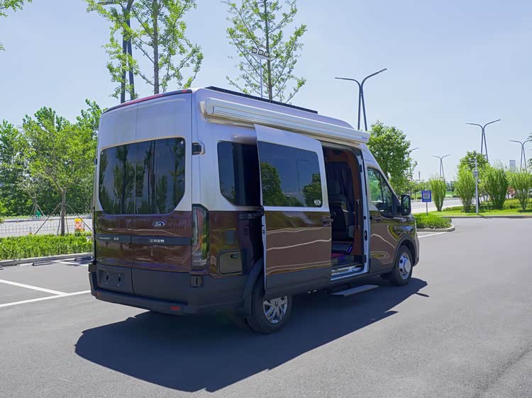 露营旅居、商务出行的全能福特T8房车，两款布局你会怎么选？_车家号_发现车生活_汽车之家