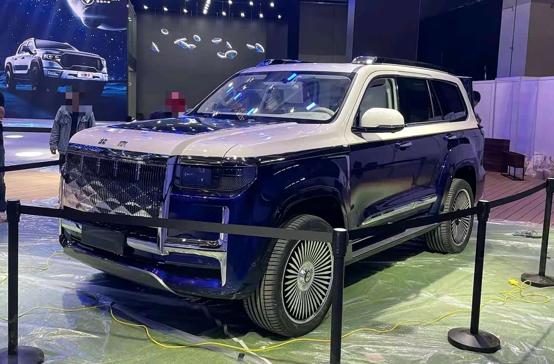 北京BJ60改装版实车曝光，采用双色车身，将于上海车展亮相_车家号_发现车生活_汽车之家