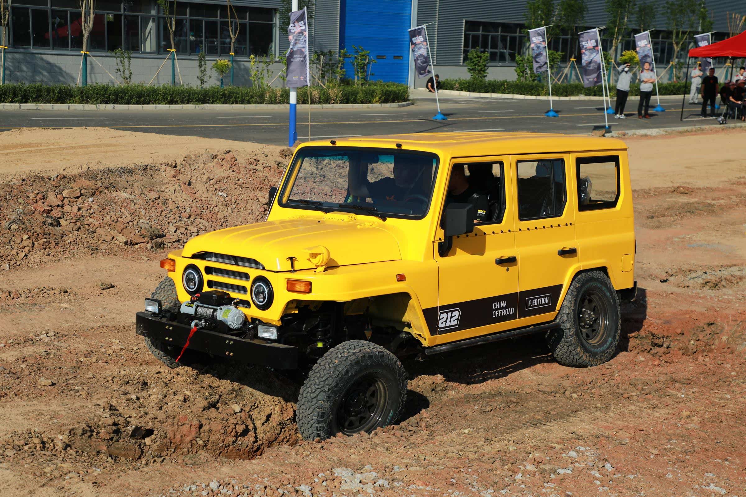 化石级产品终于换代 全新BJ212将于12月12日开启预售 风格更硬朗_车家号_发现车生活_汽车之家