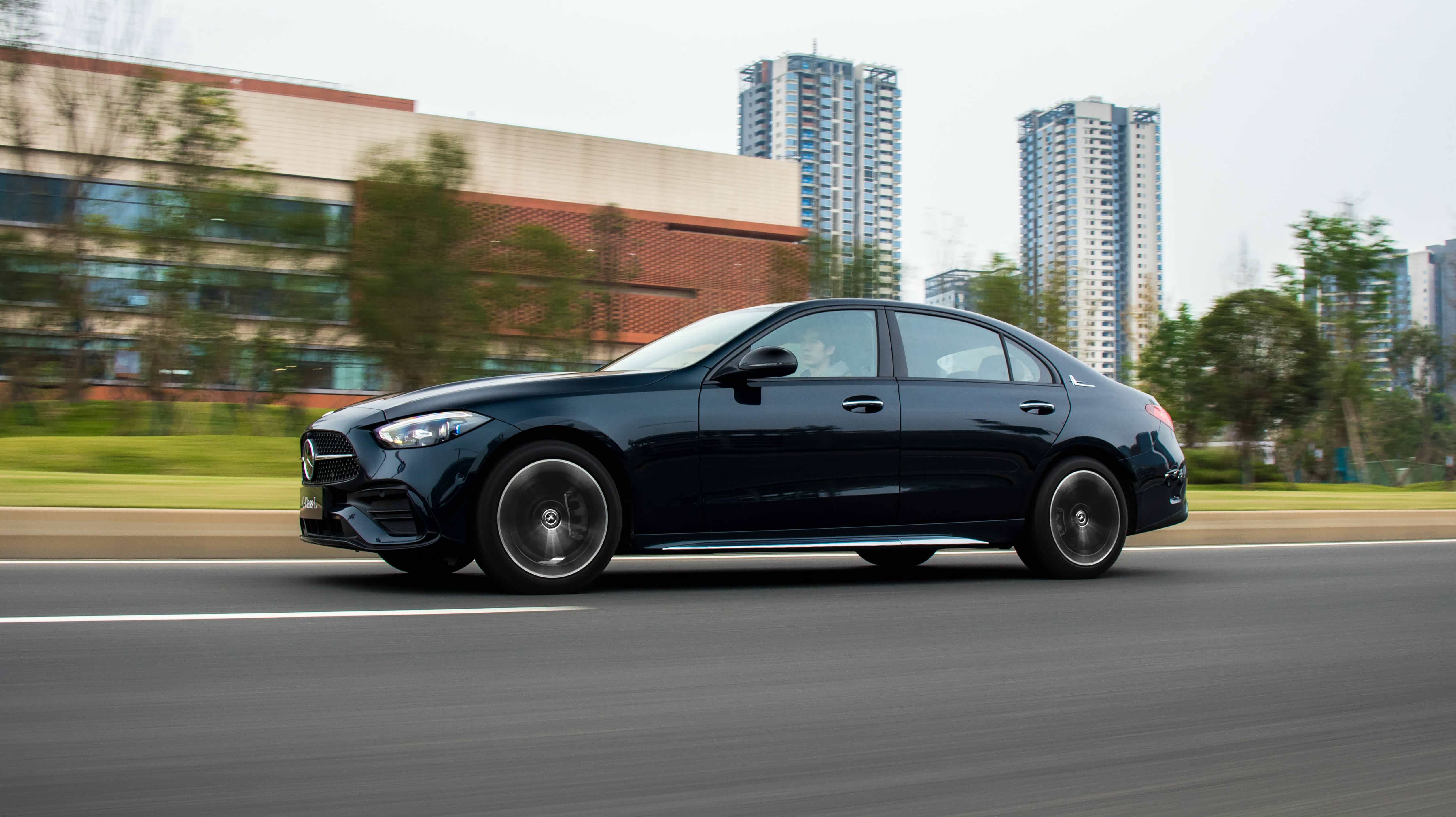 全新一代奔驰C260L：拼科技体验的年代，我“小S”会输？_车家号_发现车生活_汽车之家