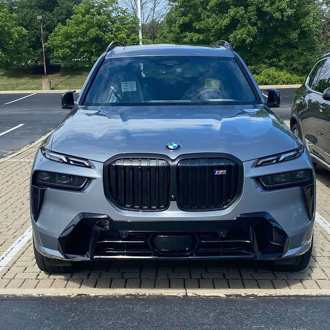 成功的改款 造型犀利又运动 新款宝马X7海外街拍_车家号_发现车生活_汽车之家