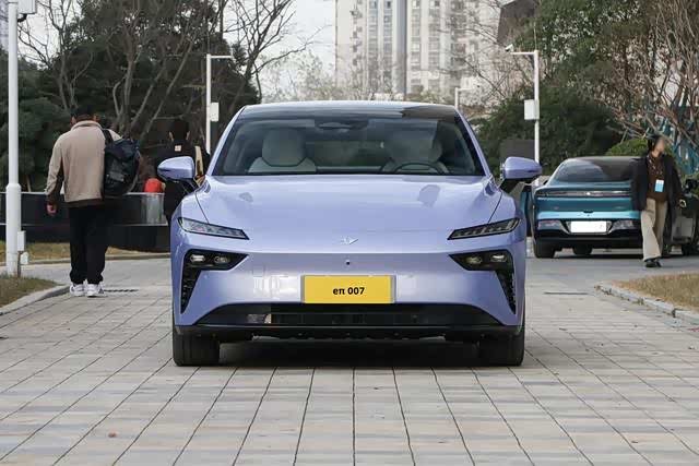 东风奕派eπ 007实车亮相，提供增程和纯电，2024年上半年上市_车家号_发现车生活_汽车之家