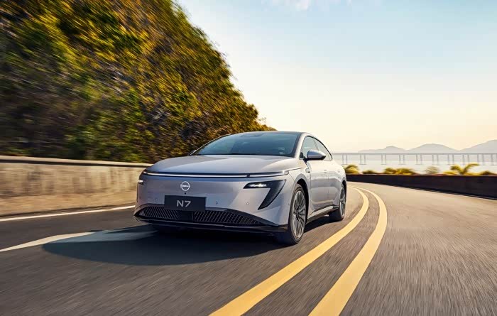 【文章】东风日产N7正式上市：8295芯片+高阶智驾，11.99万起_车家号_汽车之家