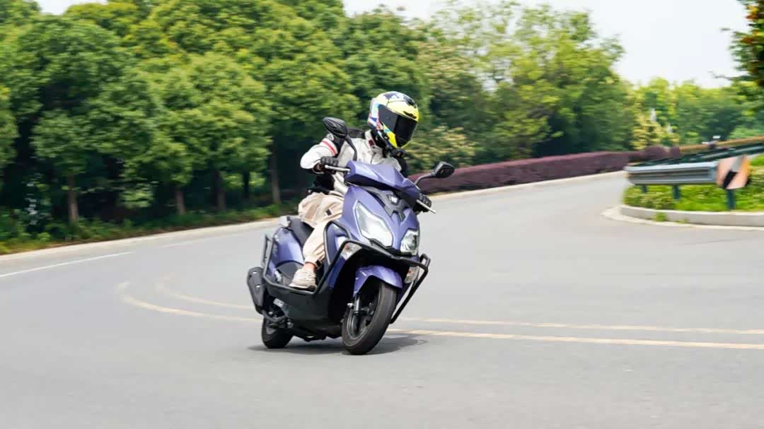 铃木UY125，QJ鸿125、豪爵AFR125三车动态横评_车家号_发现车生活_汽车之家