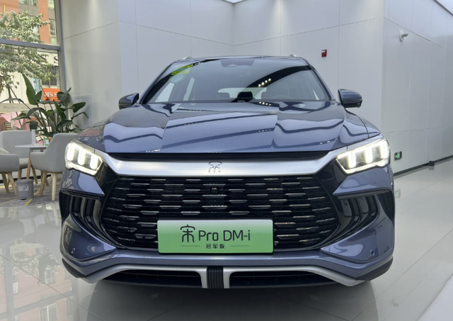 全新宋Pro DM-i冠军版到店，远山青色很帅，新增71km版本，配置高_车家号_发现车生活_汽车之家