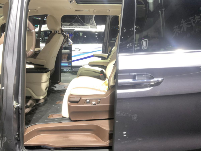 20万级中大型MPV最佳选择 北有奔腾M9 南有传祺M8 你认同不？_车家号_发现车生活_汽车之家