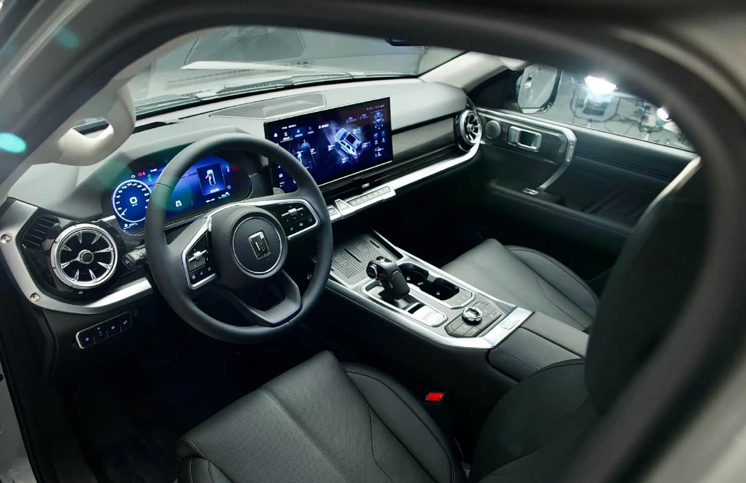 全新坦克400Hi4-T到店，外观风格硬派，配三把锁，纯电续航150KM_车家号_发现车生活_汽车之家